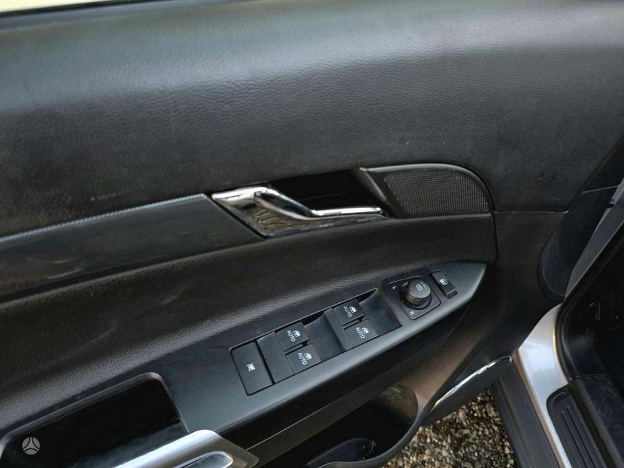 Grey Opel Antara 2011 in Siauliai, with an engine capacity of 2.23 L and mileage of 293 thousand km for 3700 €, photo 18 on AUTOMOTO.COM.LV