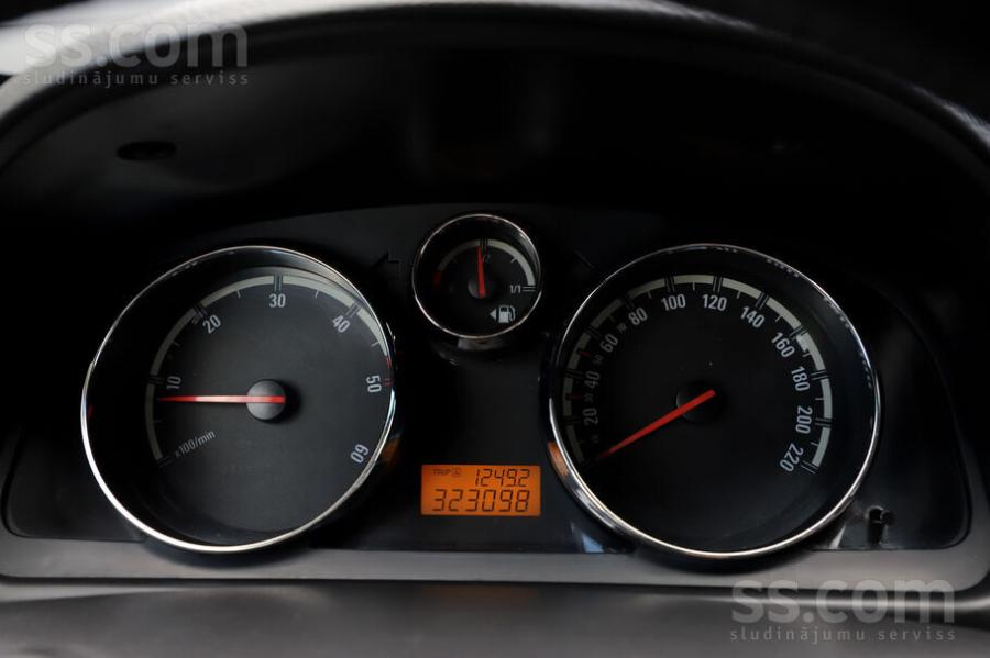 Pelēks Opel Antara 2011 Tukums, ar dzinēja tilpumu 2.00 L un nobraukumu 323 tūkst. km par 2500 €, foto 15 vietnē AUTOMOTO.COM.LV