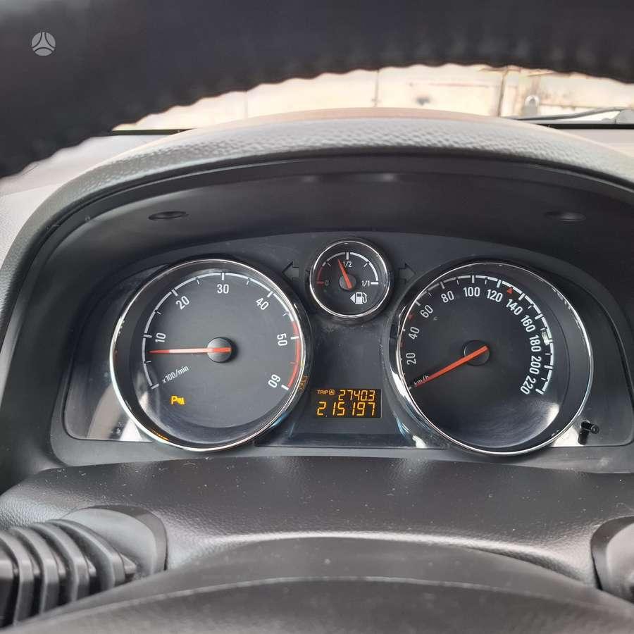 Grey Opel Antara 2012 in Utena, with an engine capacity of 2.23 L and mileage of 215 thousand km for 4500 €, photo 6 on AUTOMOTO.COM.LV