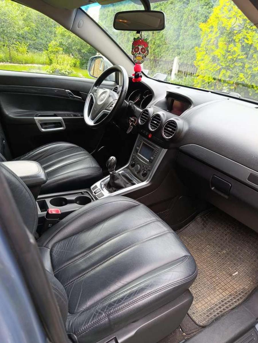 Grey Opel Antara 2012 in Siauliai, with an engine capacity of 2.23 L and mileage of 201 thousand km for 5400 €, photo 11 on AUTOMOTO.COM.LV
