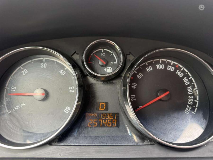 Grey Opel Antara 2012 in Vilnius, with an engine capacity of 2.23 L and mileage of 257 thousand km for 3500 €, photo 12 on AUTOMOTO.COM.LV