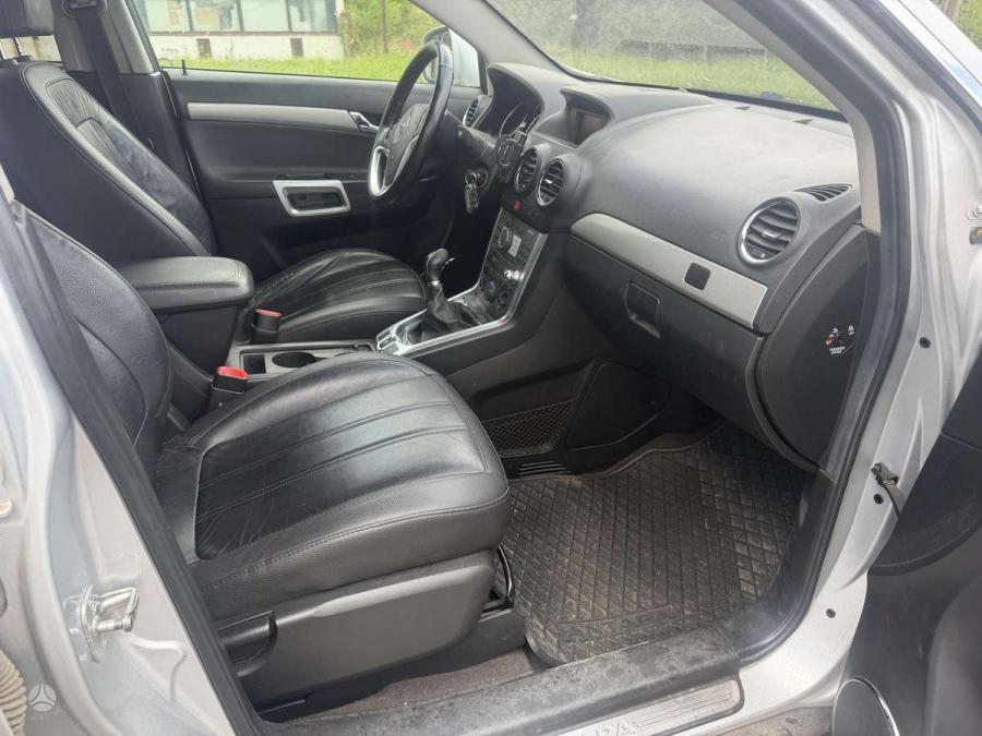 Grey Opel Antara 2012 in Panevezys, with an engine capacity of 2.23 L and mileage of 332 thousand km for 4250 €, photo 9 on AUTOMOTO.COM.LV