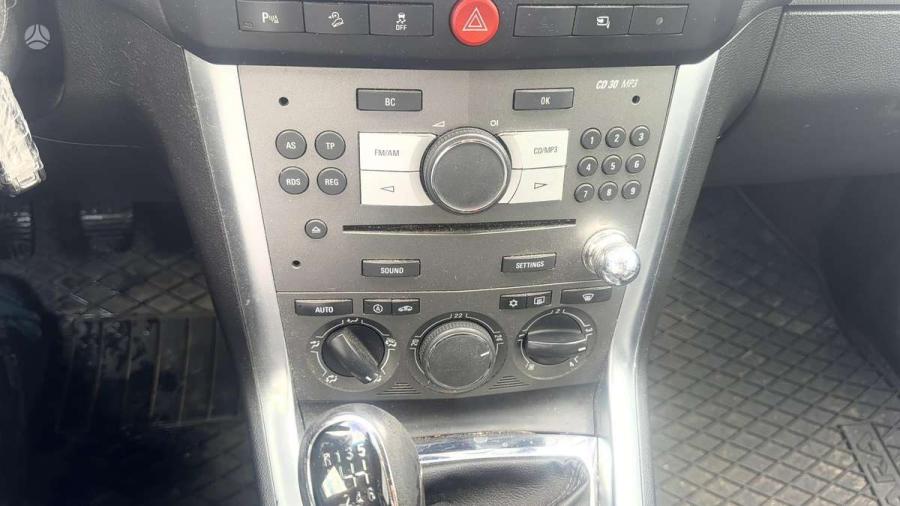 Grey Opel Antara 2012 in Panevezys, with an engine capacity of 2.23 L and mileage of 332 thousand km for 4250 €, photo 12 on AUTOMOTO.COM.LV
