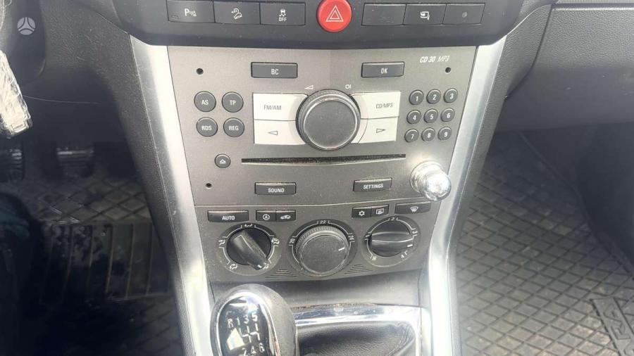 Pelēks Opel Antara 2012 Panevēža, ar dzinēja tilpumu 2.23 L un nobraukumu 332 tūkst. km par 4250 €, foto 12 vietnē AUTOMOTO.COM.LV