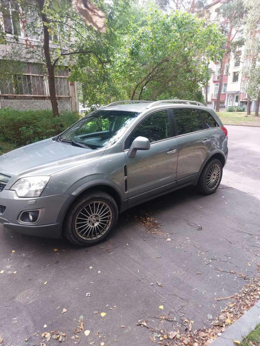 Grey Opel Antara 2012 in Vilnius, with an engine capacity of 2.23 L and mileage of 247 thousand km for 4500 €, photo 3 on AUTOMOTO.COM.LV