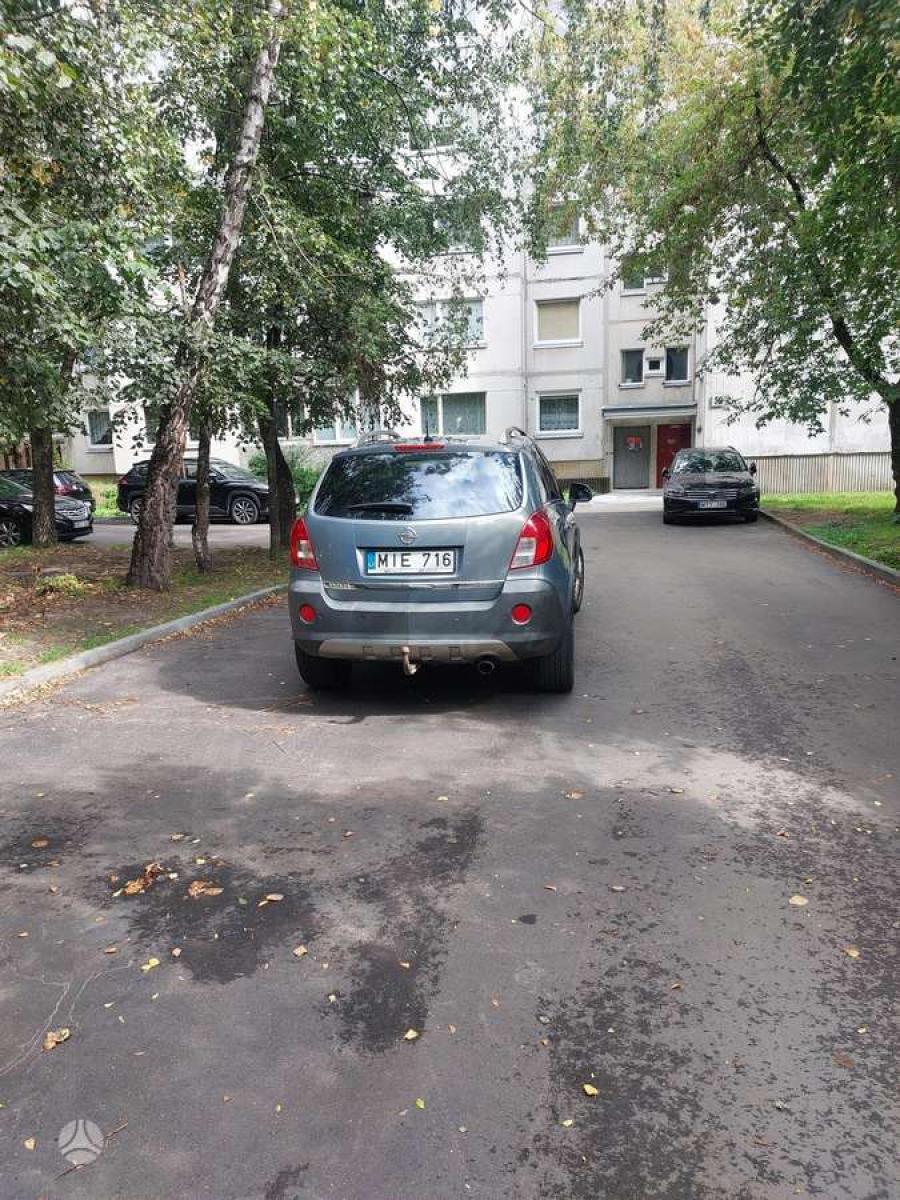 Grey Opel Antara 2012 in Vilnius, with an engine capacity of 2.23 L and mileage of 247 thousand km for 4500 €, photo 4 on AUTOMOTO.COM.LV