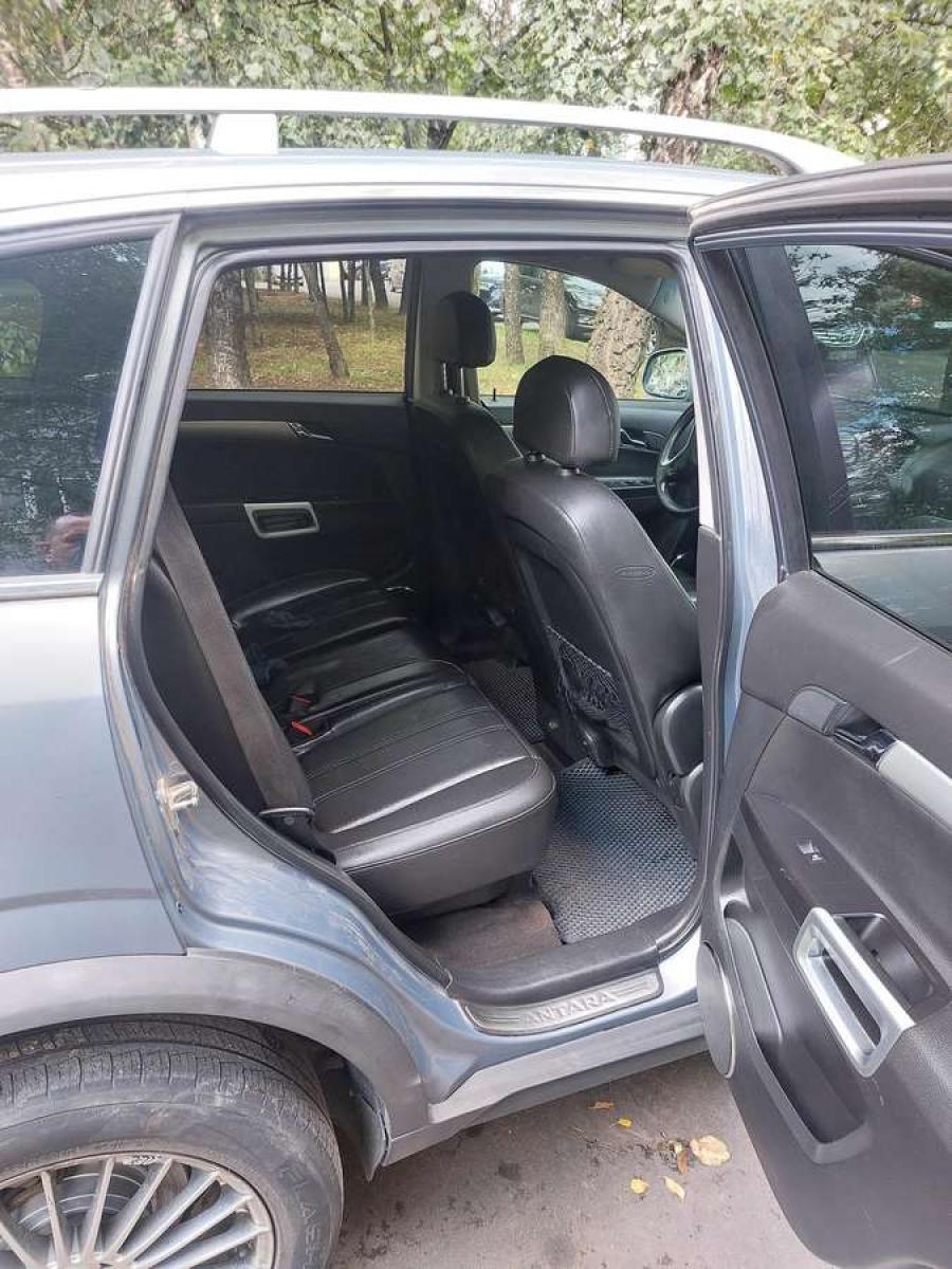 Grey Opel Antara 2012 in Vilnius, with an engine capacity of 2.23 L and mileage of 247 thousand km for 4500 €, photo 8 on AUTOMOTO.COM.LV