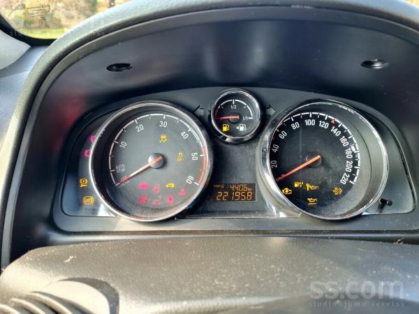 Grey Opel Antara 2013 in Bauska, with an engine capacity of 2.20 L and mileage of 226 thousand km for 3999 €, photo 7 on AUTOMOTO.COM.LV
