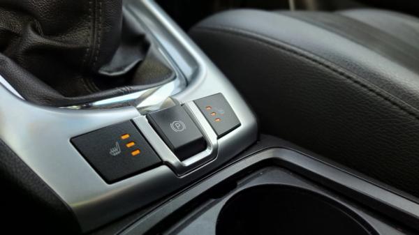 Pelēks Opel Antara 2013 Rīga, ar dzinēja tilpumu 2.20 L un nobraukumu 256 tūkst. km par 6590 €, foto 10 vietnē AUTOMOTO.COM.LV