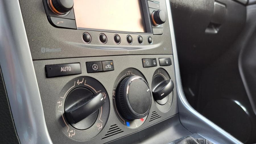 Pelēks Opel Antara 2013 Rīga, ar dzinēja tilpumu 2.20 L un nobraukumu 256 tūkst. km par 6590 €, foto 26 vietnē AUTOMOTO.COM.LV