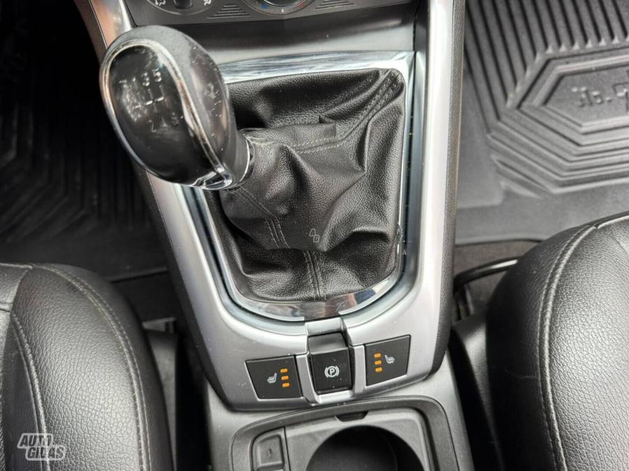 Grey Opel Antara 2013 in Marijampole, with an engine capacity of 2.20 L and mileage of 160 thousand km for 5400 €, photo 16 on AUTOMOTO.COM.LV
