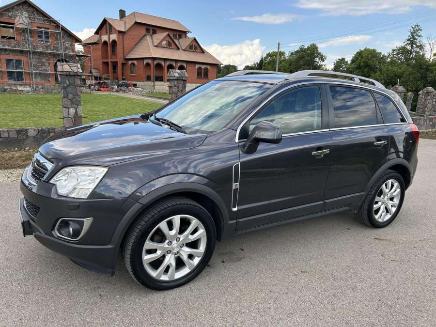 Grey Opel Antara 2013 in Panevezys, with an engine capacity of 2.20 L and mileage of 231 thousand km for 4799 €, photo 3 on AUTOMOTO.COM.LV