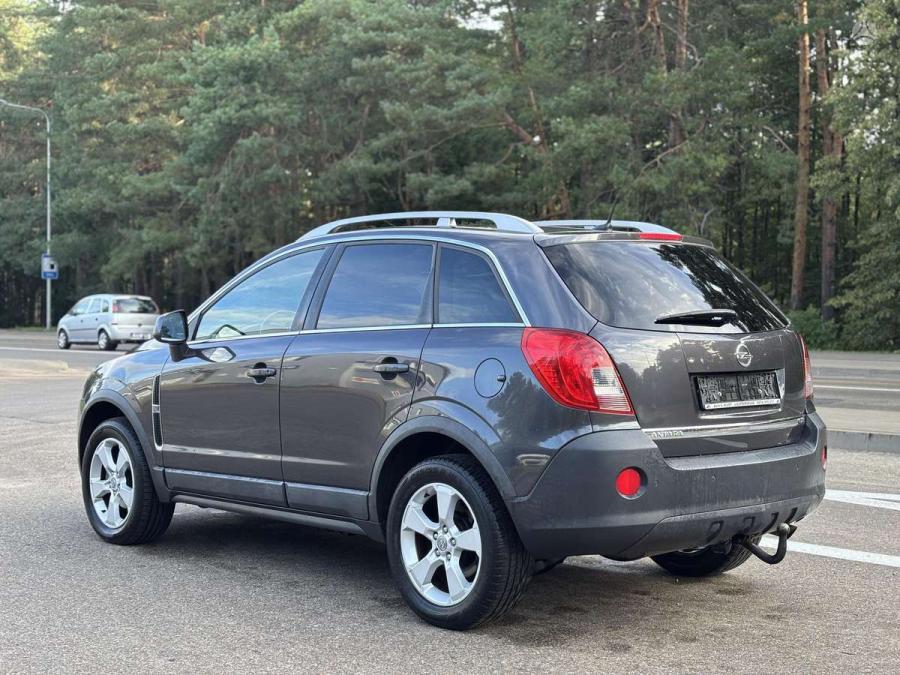 Grey Opel Antara 2013 in Druskininkai, with an engine capacity of 2.23 L and mileage of 185 thousand km for 4899 €, photo 7 on AUTOMOTO.COM.LV
