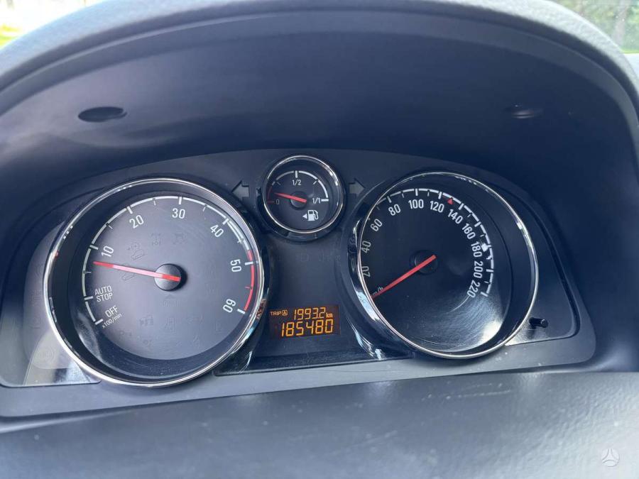 Grey Opel Antara 2013 in Druskininkai, with an engine capacity of 2.23 L and mileage of 185 thousand km for 4899 €, photo 18 on AUTOMOTO.COM.LV