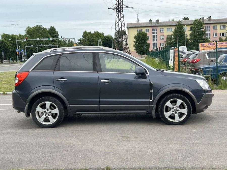 Pelēks Opel Antara 2007 Narva, ar dzinēja tilpumu 2.00 L un nobraukumu 235 tūkst. km par 2499 €, foto 16 vietnē AUTOMOTO.COM.LV