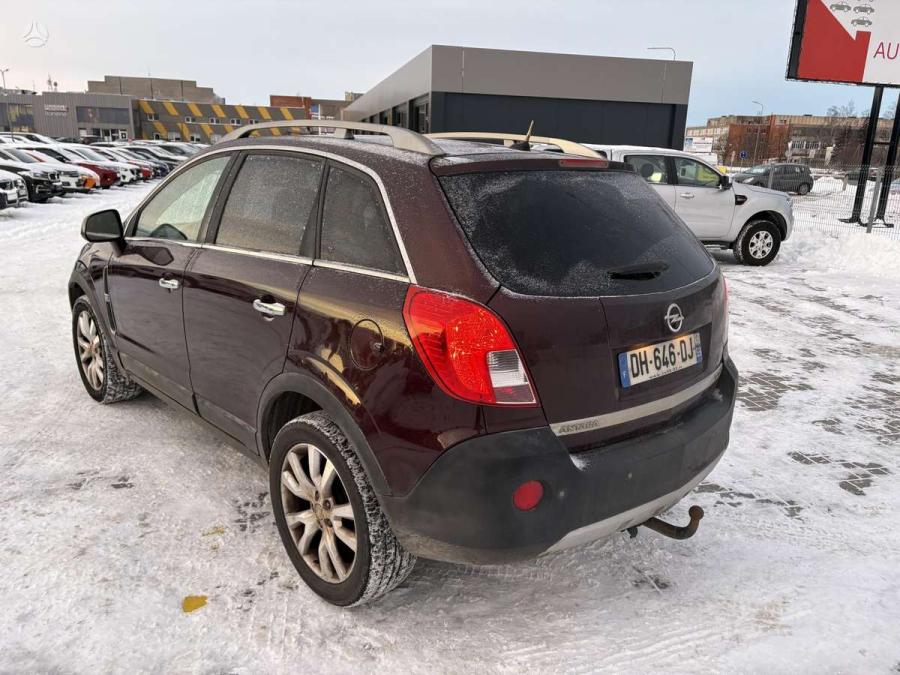 Red Opel Antara 2014 in Taurage, with an engine capacity of 2.23 L and mileage of 197 thousand km for 5000 €, photo 7 on AUTOMOTO.COM.LV