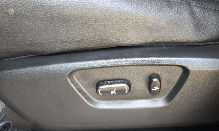 Red Opel Antara 2014 in Kretinga, with an engine capacity of 2.23 L and mileage of 184 thousand km for 6150 €, photo 33 on AUTOMOTO.COM.LV