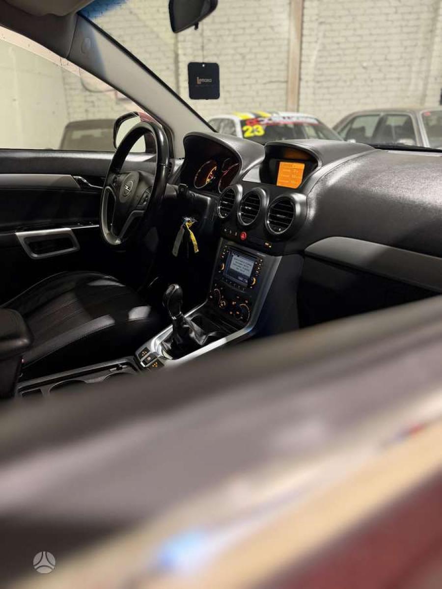 Red Opel Antara 2015 in Klaipeda, with an engine capacity of 2.23 L and mileage of 195 thousand km for 6999 €, photo 14 on AUTOMOTO.COM.LV