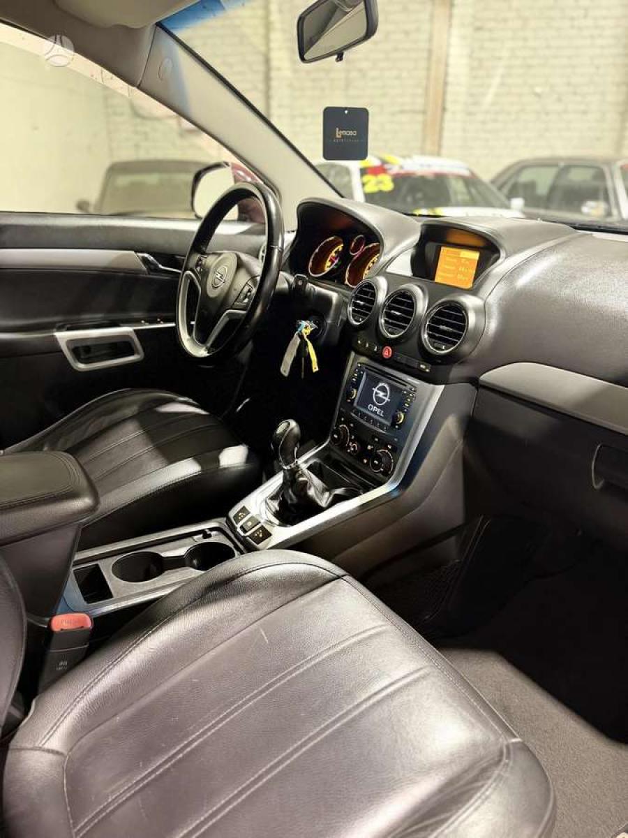 Red Opel Antara 2015 in Klaipeda, with an engine capacity of 2.23 L and mileage of 195 thousand km for 6999 €, photo 18 on AUTOMOTO.COM.LV