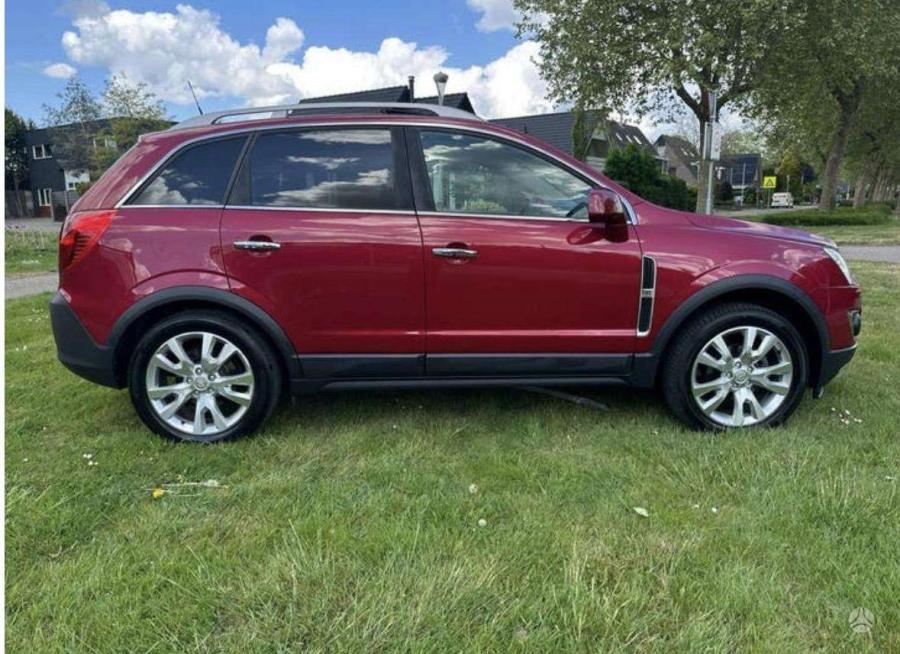 Red Opel Antara 2016 in Kaunas, with an engine capacity of 2.23 L and mileage of 203 thousand km for 7350 €, photo 6 on AUTOMOTO.COM.LV