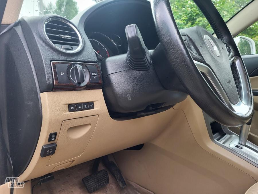 White Opel Antara 2009 in Vilnius, with an engine capacity of 3.60 L and mileage of 270 thousand km for 3300 €, photo 11 on AUTOMOTO.COM.LV