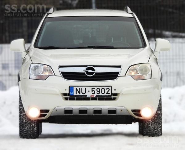 White Opel Antara 2010 in Riga, with an engine capacity of 2.40 L and mileage of 374 thousand km for 4600 €, photo 2 on AUTOMOTO.COM.LV