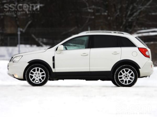 White Opel Antara 2010 in Riga, with an engine capacity of 2.40 L and mileage of 374 thousand km for 4600 €, photo 4 on AUTOMOTO.COM.LV