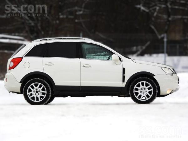 White Opel Antara 2010 in Riga, with an engine capacity of 2.40 L and mileage of 374 thousand km for 4600 €, photo 5 on AUTOMOTO.COM.LV
