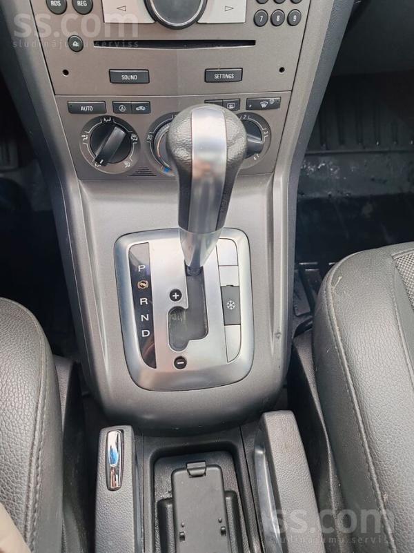 White Opel Antara 2010 in Riga, with an engine capacity of 2.00 L and mileage of 227 thousand km for 4000 €, photo 5 on AUTOMOTO.COM.LV