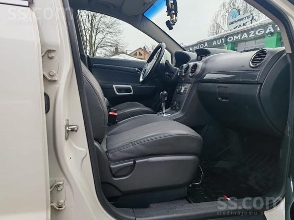 White Opel Antara 2010 in Riga, with an engine capacity of 2.00 L and mileage of 227 thousand km for 4000 €, photo 8 on AUTOMOTO.COM.LV