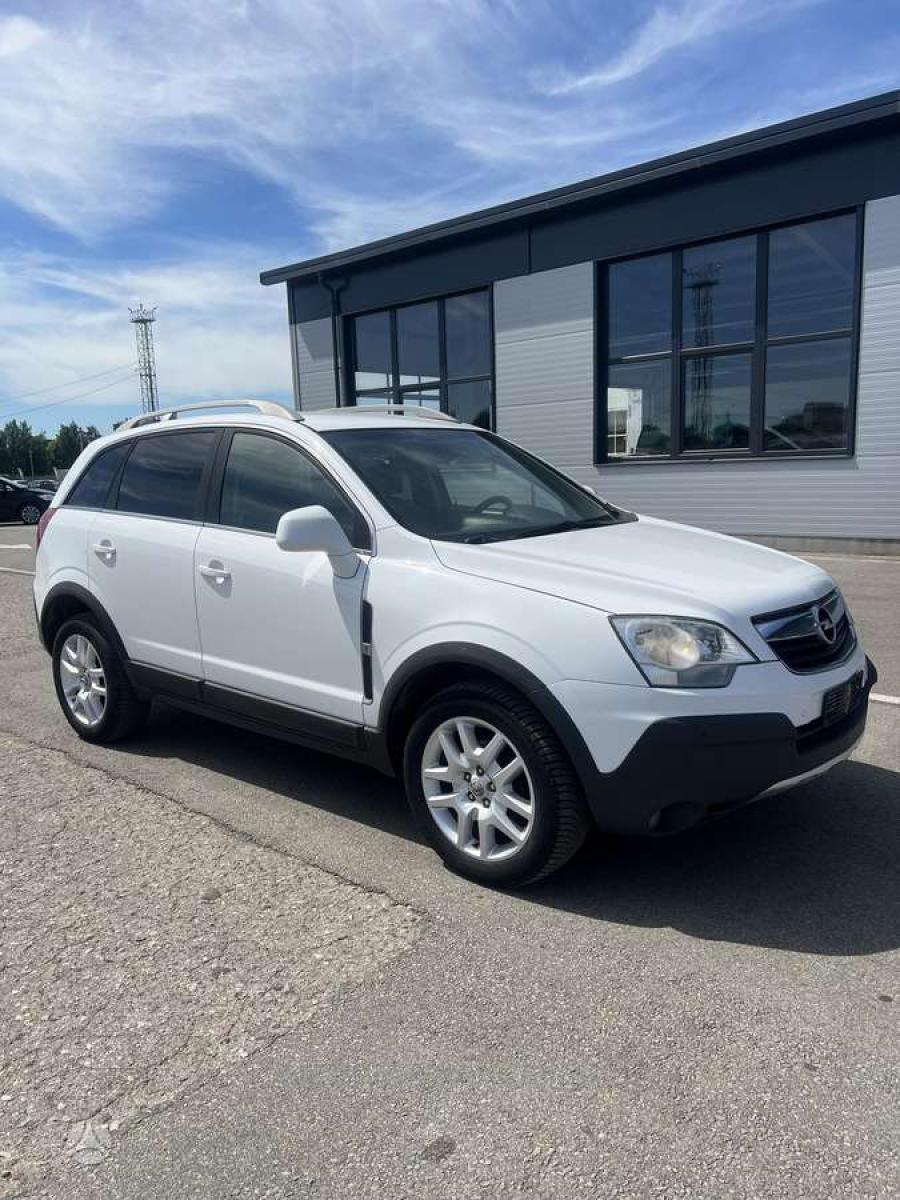 White Opel Antara 2010 in Panevezys, with an engine capacity of 1.99 L and mileage of 292 thousand km for 4100 €, photo 1 on AUTOMOTO.COM.LV