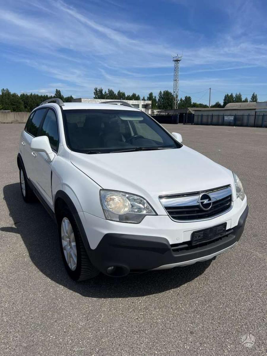 White Opel Antara 2010 in Panevezys, with an engine capacity of 1.99 L and mileage of 292 thousand km for 4100 €, photo 3 on AUTOMOTO.COM.LV
