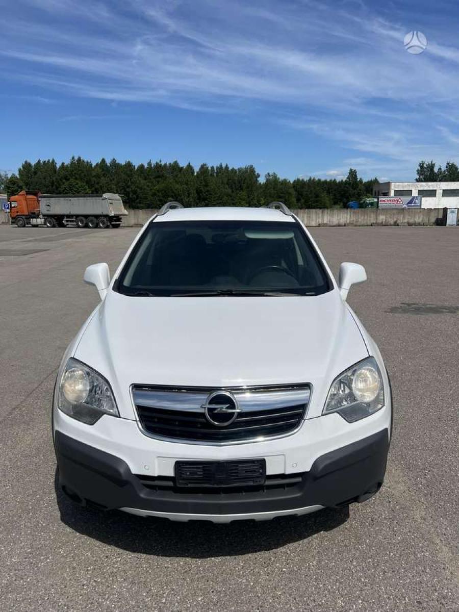 White Opel Antara 2010 in Panevezys, with an engine capacity of 1.99 L and mileage of 292 thousand km for 4100 €, photo 4 on AUTOMOTO.COM.LV