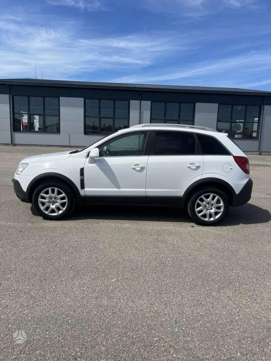 White Opel Antara 2010 in Panevezys, with an engine capacity of 1.99 L and mileage of 292 thousand km for 4100 €, photo 6 on AUTOMOTO.COM.LV