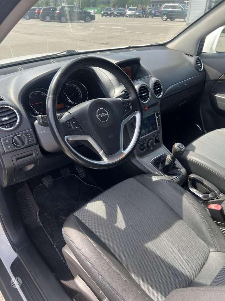 White Opel Antara 2010 in Panevezys, with an engine capacity of 1.99 L and mileage of 292 thousand km for 4100 €, photo 15 on AUTOMOTO.COM.LV