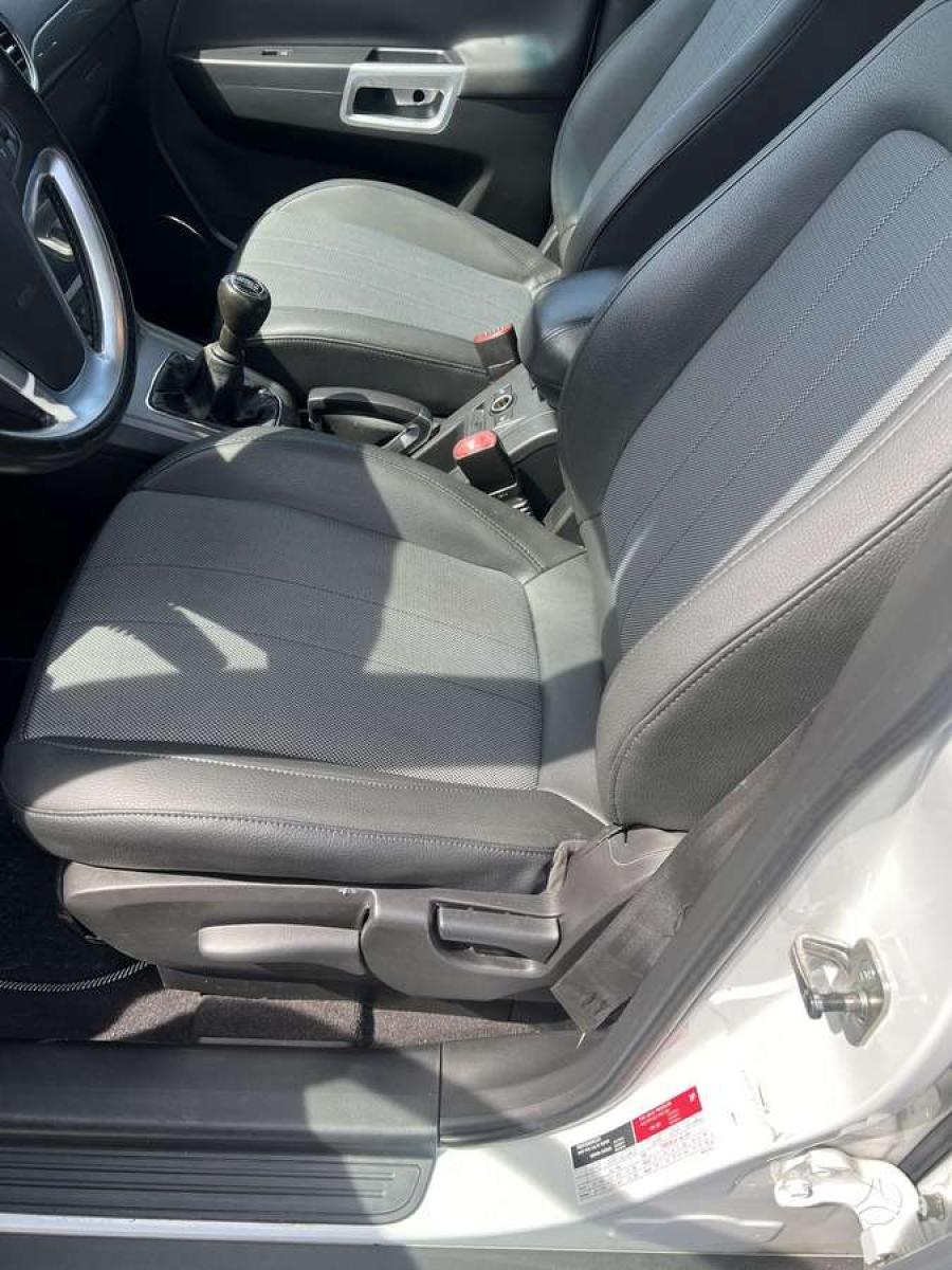 White Opel Antara 2010 in Panevezys, with an engine capacity of 1.99 L and mileage of 292 thousand km for 4100 €, photo 16 on AUTOMOTO.COM.LV