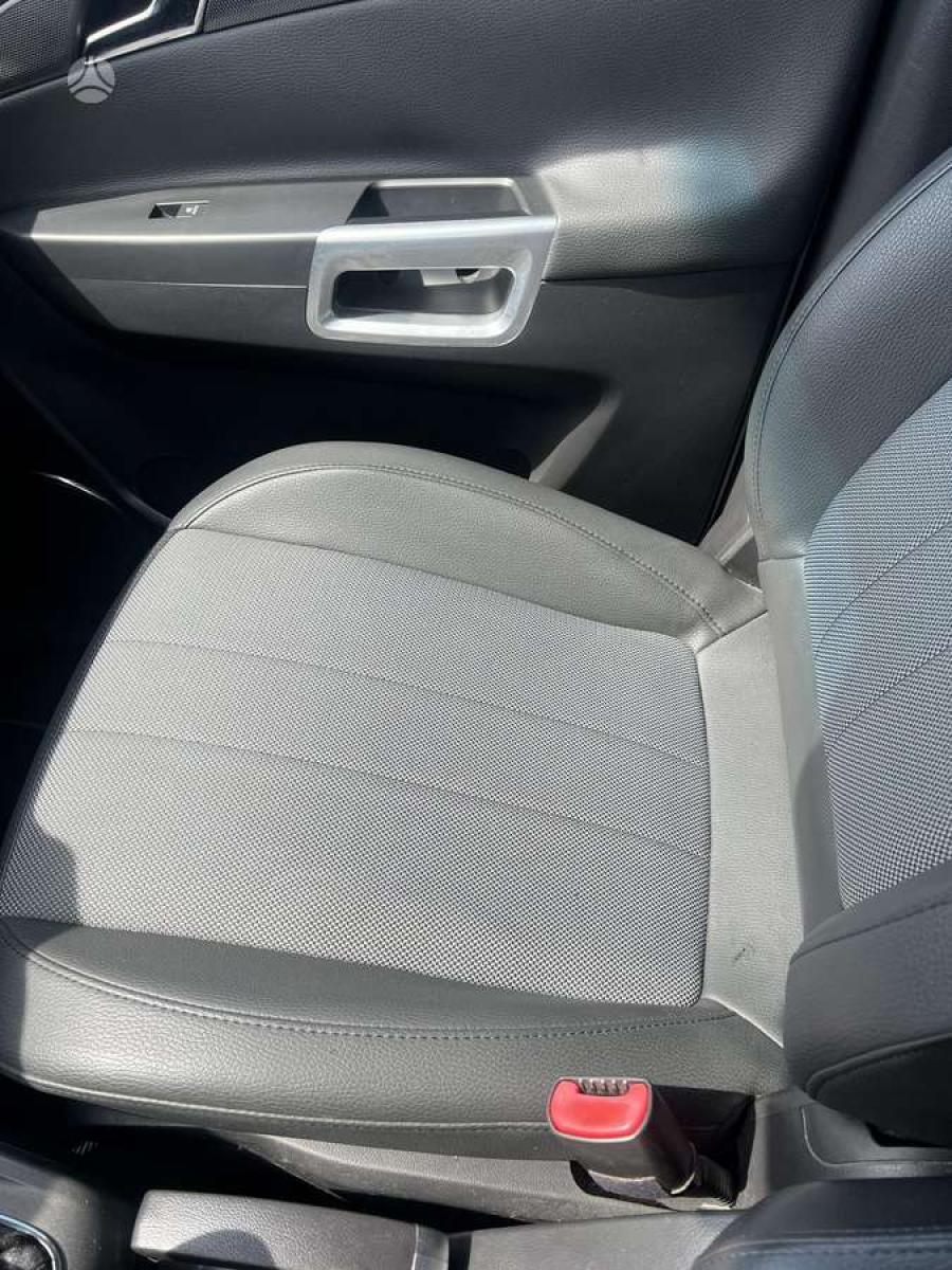White Opel Antara 2010 in Panevezys, with an engine capacity of 1.99 L and mileage of 292 thousand km for 4100 €, photo 17 on AUTOMOTO.COM.LV