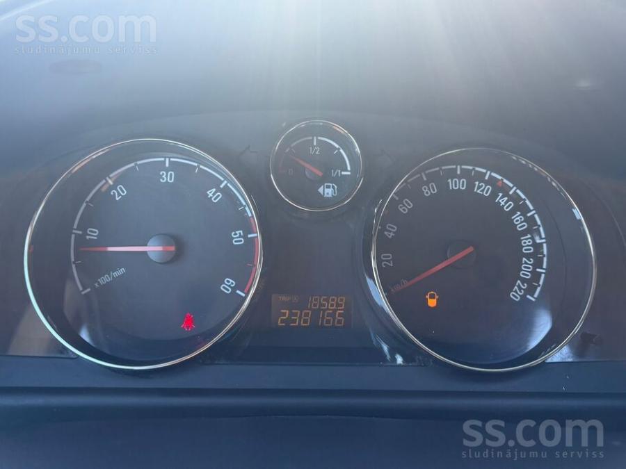 Balts Opel Antara 2011 Madona, ar dzinēja tilpumu 2.20 L un nobraukumu 238 tūkst. km par 5000 €, foto 6 vietnē AUTOMOTO.COM.LV