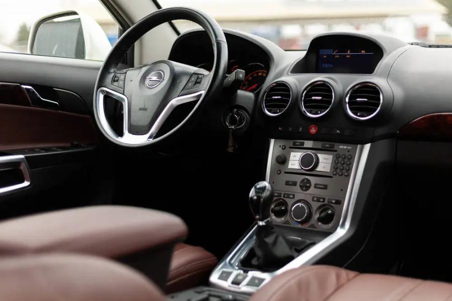 Balts Opel Antara 2011 Rīga, ar dzinēja tilpumu 2.20 L un nobraukumu 158 tūkst. km par 7295 €, foto 18 vietnē AUTOMOTO.COM.LV