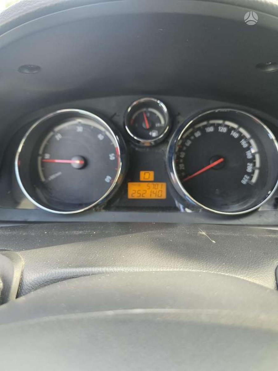 Balts Opel Antara 2011 Marijampole, ar dzinēja tilpumu 1.99 L un nobraukumu 252 tūkst. km par 3450 €, foto 20 vietnē AUTOMOTO.COM.LV
