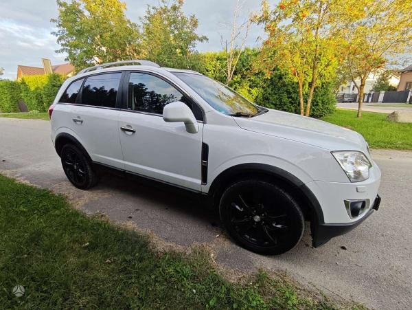 Balts Opel Antara 2011 Šauļi, ar dzinēja tilpumu 2.23 L un nobraukumu 264 tūkst. km par 4700 €, foto 4 vietnē AUTOMOTO.COM.LV