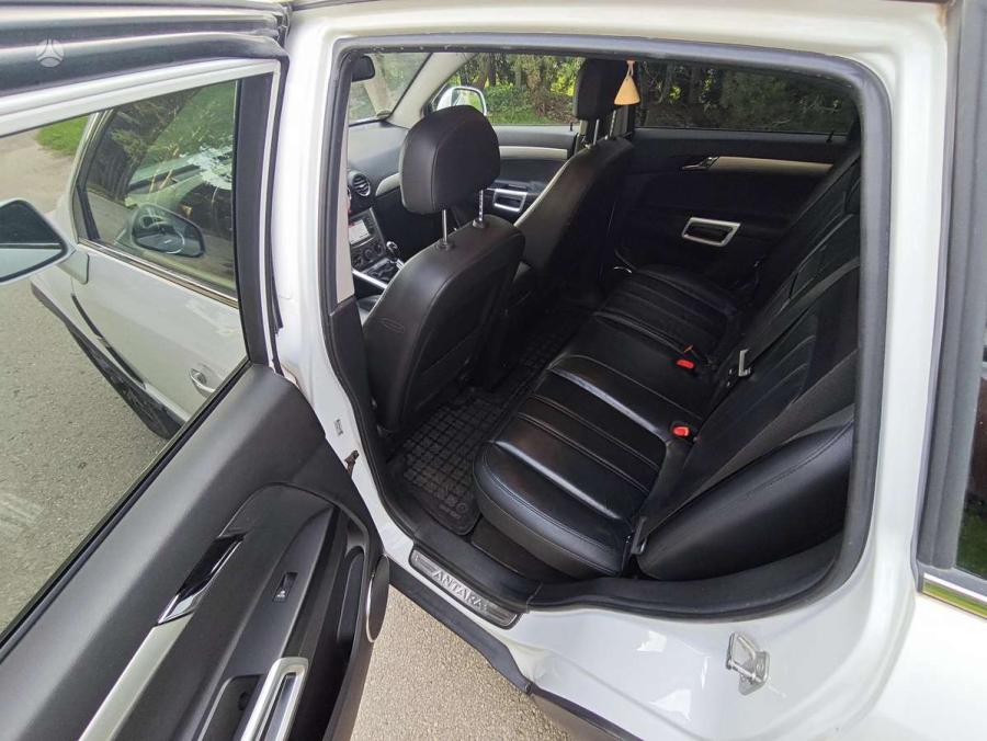 Balts Opel Antara 2011 Šauļi, ar dzinēja tilpumu 2.23 L un nobraukumu 264 tūkst. km par 4700 €, foto 12 vietnē AUTOMOTO.COM.LV