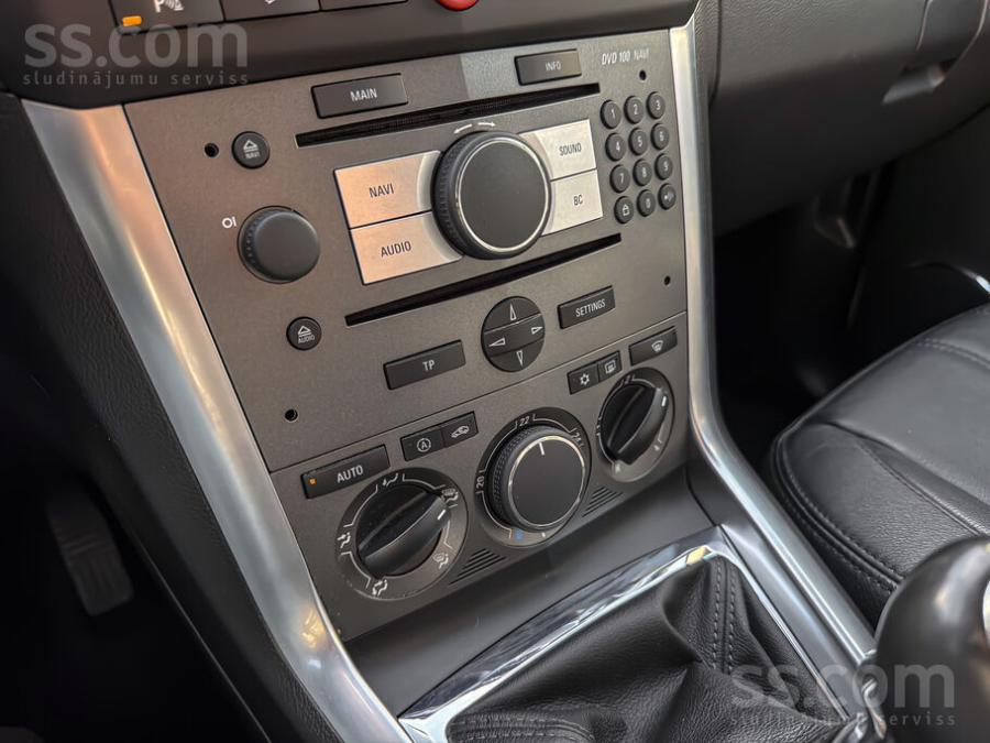 White Opel Antara 2011 in Jelgava, with an engine capacity of 2.20 L and mileage of 136 thousand km for 5700 €, photo 19 on AUTOMOTO.COM.LV