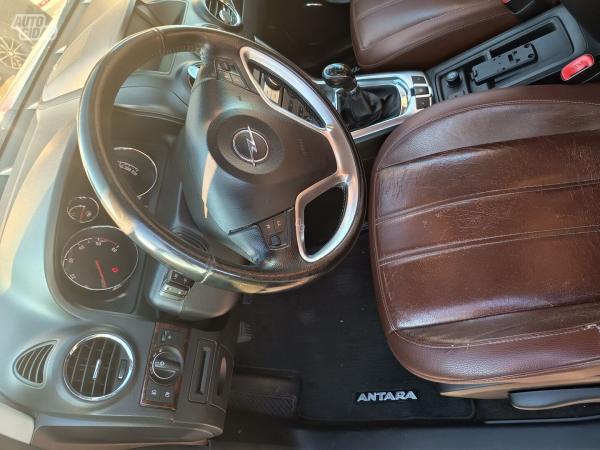 White Opel Antara 2011 in Druskininkai, with an engine capacity of 2.20 L and mileage of 356 thousand km for 3500 €, photo 6 on AUTOMOTO.COM.LV