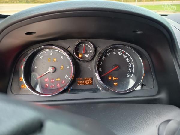 White Opel Antara 2011 in Druskininkai, with an engine capacity of 2.20 L and mileage of 356 thousand km for 3500 €, photo 9 on AUTOMOTO.COM.LV