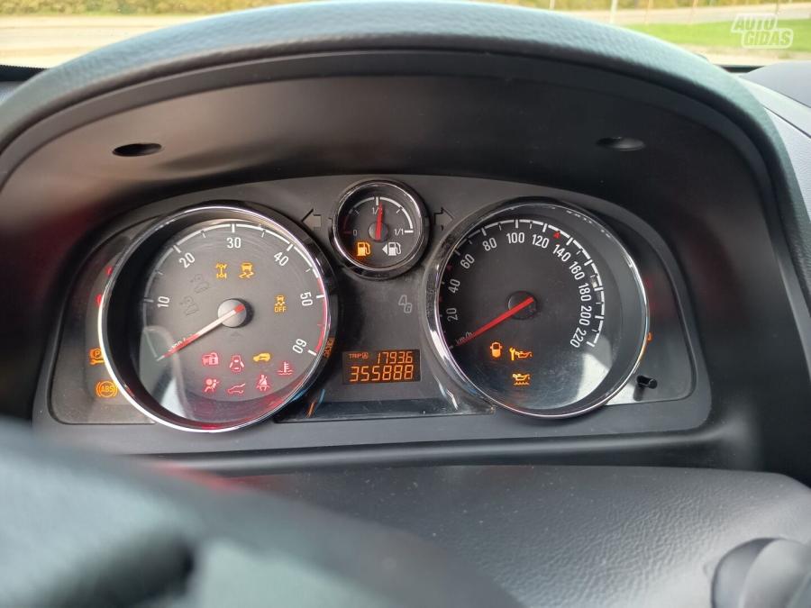 White Opel Antara 2011 in Druskininkai, with an engine capacity of 2.20 L and mileage of 356 thousand km for 3500 €, photo 9 on AUTOMOTO.COM.LV