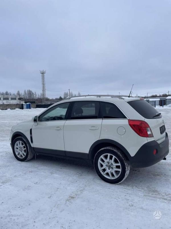 White Opel Antara 2012 in Panevezys, with an engine capacity of 2.20 L and mileage of 200 thousand km for 4300 €, photo 1 on AUTOMOTO.COM.LV