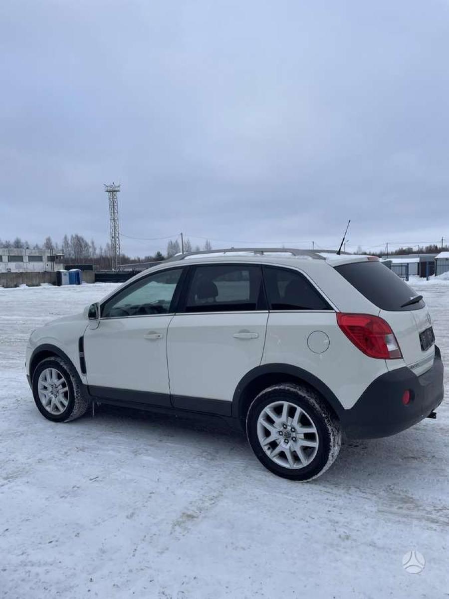 White Opel Antara 2012 in Panevezys, with an engine capacity of 2.20 L and mileage of 200 thousand km for 4300 €, photo 1 on AUTOMOTO.COM.LV