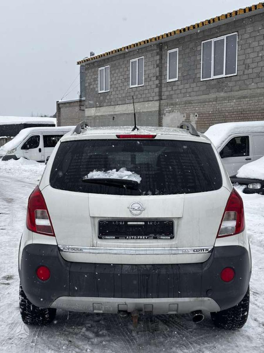 White Opel Antara 2012 in Utena, with an engine capacity of 2.20 L and mileage of 298 thousand km for 4750 €, photo 4 on AUTOMOTO.COM.LV