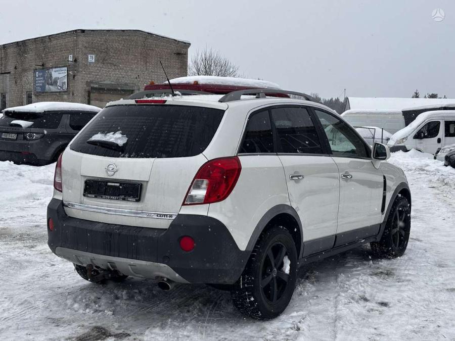 White Opel Antara 2012 in Utena, with an engine capacity of 2.20 L and mileage of 298 thousand km for 4750 €, photo 5 on AUTOMOTO.COM.LV